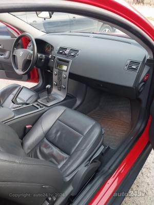 Red Volvo C30 2007 in Tallinn, with an engine capacity of 2.00 L and mileage of 194 thousand km for 3000 €, photo 7 on AUTOMOTO.COM.LV