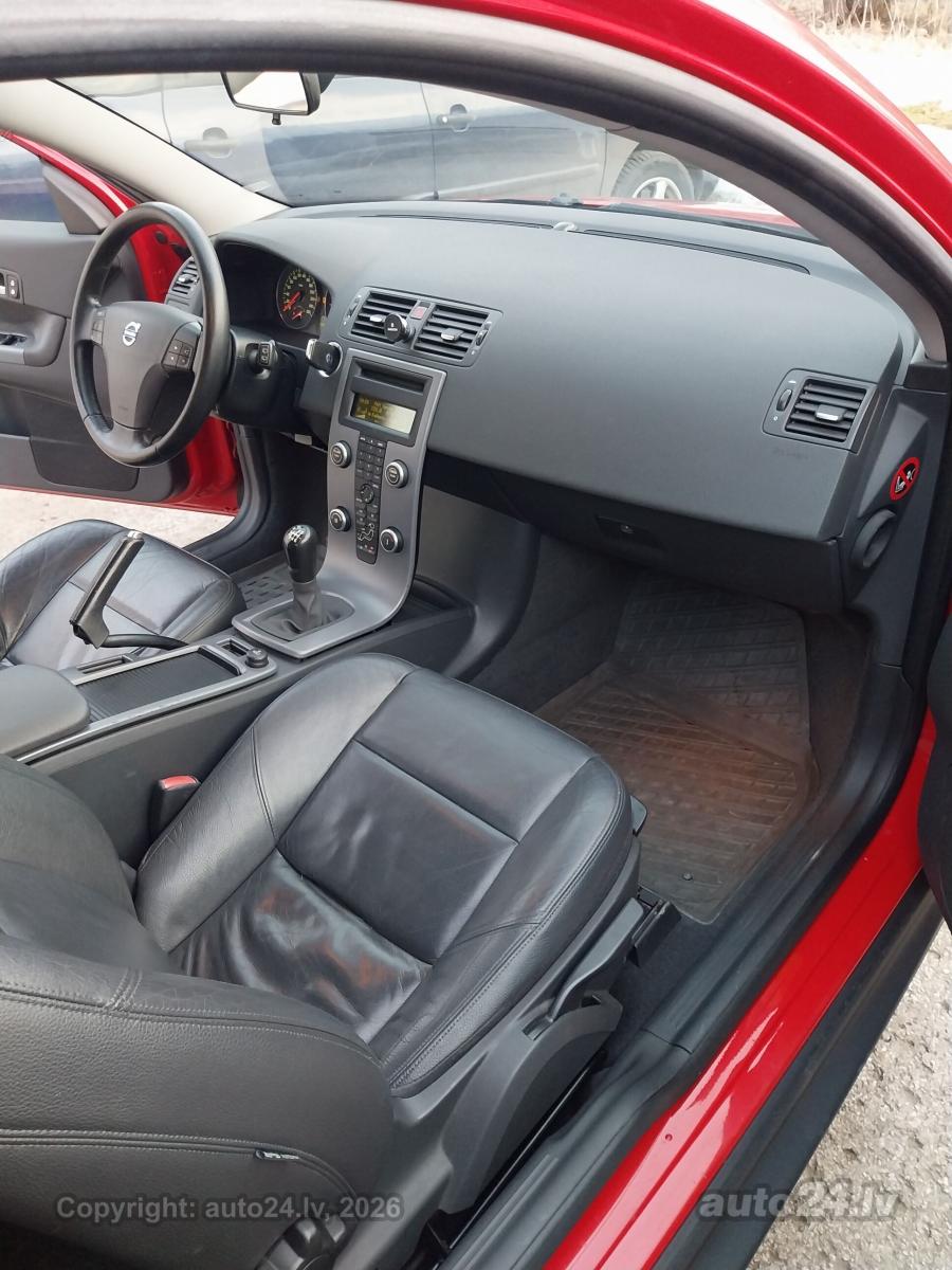 Red Volvo C30 2007 in Tallinn, with an engine capacity of 2.00 L and mileage of 194 thousand km for 3000 €, photo 7 on AUTOMOTO.COM.LV