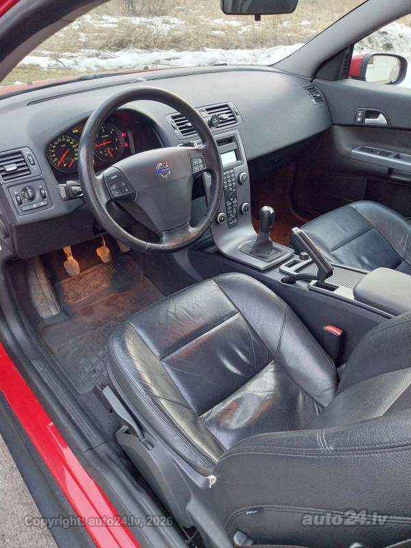 Red Volvo C30 2007 in Tallinn, with an engine capacity of 2.00 L and mileage of 194 thousand km for 3000 €, photo 7 on AUTOMOTO.COM.LV