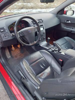Red Volvo C30 2007 in Tallinn, with an engine capacity of 2.00 L and mileage of 194 thousand km for 3000 €, photo 8 on AUTOMOTO.COM.LV