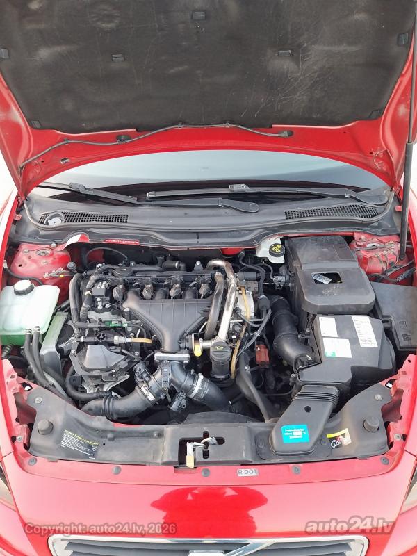 Red Volvo C30 2007 in Tallinn, with an engine capacity of 2.00 L and mileage of 194 thousand km for 3000 €, photo 9 on AUTOMOTO.COM.LV