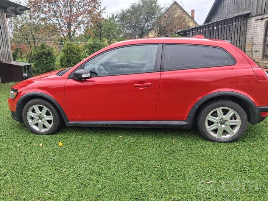 Sarkans Volvo C30 2008 Cēsis, ar dzinēja tilpumu 1.60 L un nobraukumu 155 tūkst. km par 3500 €, foto 1 vietnē AUTOMOTO.COM.LV