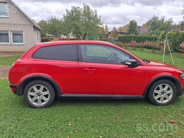 Red Volvo C30 2008 in Cesis, with an engine capacity of 1.60 L and mileage of 155 thousand km for 3500 €, photo 3 on AUTOMOTO.COM.LV
