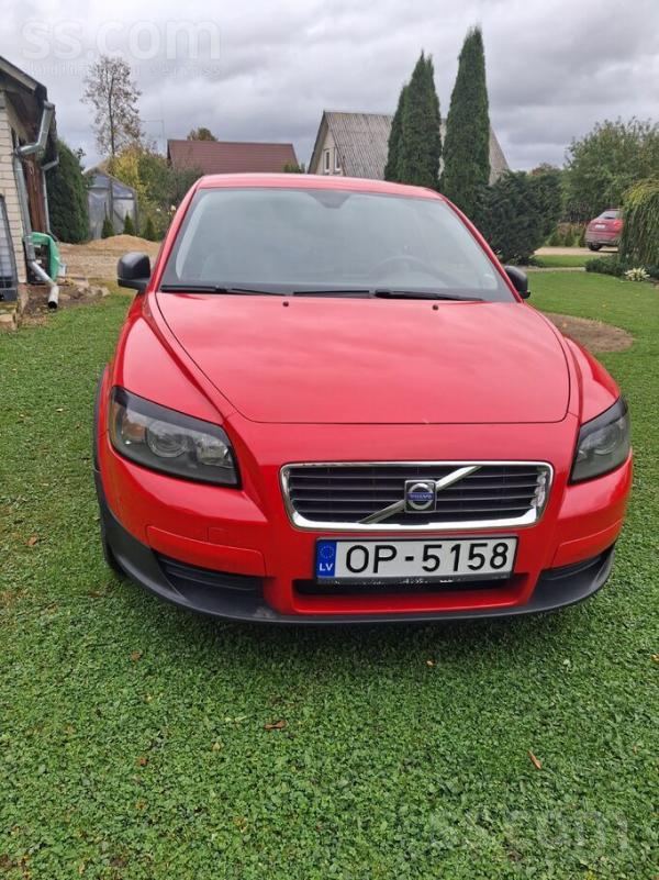 Red Volvo C30 2008 in Cesis, with an engine capacity of 1.60 L and mileage of 155 thousand km for 3500 €, photo 4 on AUTOMOTO.COM.LV