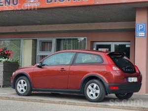 Red Volvo C30 2009 in Jelgava, with an engine capacity of 1.60 L and mileage of 336 thousand km for 2490 €, photo 4 on AUTOMOTO.COM.LV