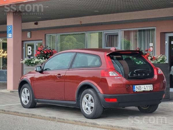 Красный Вольво Ц30 2009 в Елгава, объемом двигателя 1.60 л и пробегом 336 тыс. км за 2490 €, фото 4 на AUTOMOTO.COM.LV