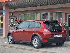 Red Volvo C30 2009 in Jelgava, with an engine capacity of 1.60 L and mileage of 336 thousand km for 2490 €, photo 5 on AUTOMOTO.COM.LV