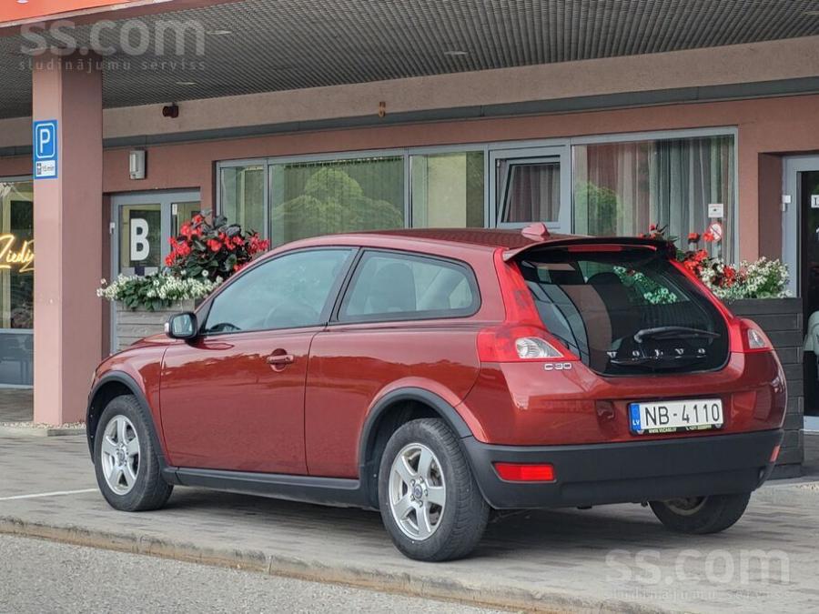 Red Volvo C30 2009 in Jelgava, with an engine capacity of 1.60 L and mileage of 336 thousand km for 2490 €, photo 5 on AUTOMOTO.COM.LV