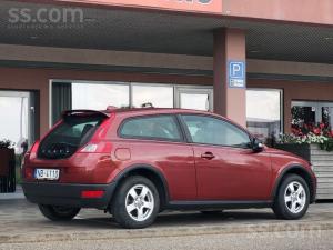 Red Volvo C30 2009 in Jelgava, with an engine capacity of 1.60 L and mileage of 336 thousand km for 2490 €, photo 8 on AUTOMOTO.COM.LV