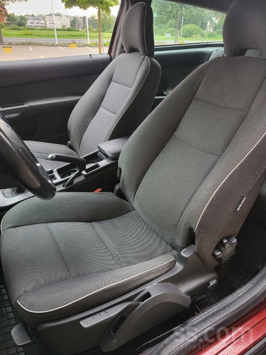 Red Volvo C30 2009 in Jelgava, with an engine capacity of 1.60 L and mileage of 336 thousand km for 2490 €, photo 11 on AUTOMOTO.COM.LV