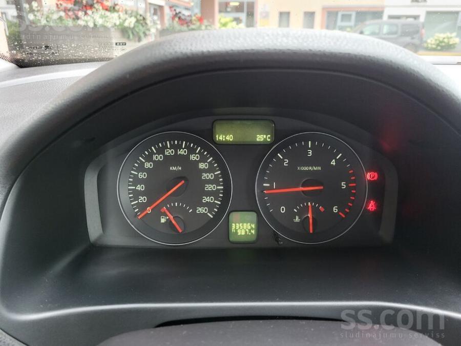 Red Volvo C30 2009 in Jelgava, with an engine capacity of 1.60 L and mileage of 336 thousand km for 2490 €, photo 17 on AUTOMOTO.COM.LV