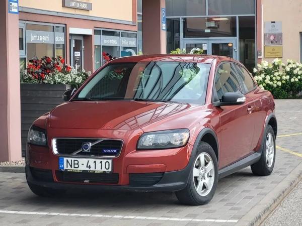 Красный Вольво Ц30 2009 в Елгава, объемом двигателя 1.60 л и пробегом 336 тыс. км за 2490 €, фото 1 на AUTOMOTO.COM.LV
