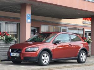 Red Volvo C30 2009 in Jelgava, with an engine capacity of 1.60 L and mileage of 336 thousand km for 2490 €, photo 3 on AUTOMOTO.COM.LV