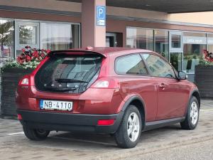 Red Volvo C30 2009 in Jelgava, with an engine capacity of 1.60 L and mileage of 336 thousand km for 2490 €, photo 7 on AUTOMOTO.COM.LV