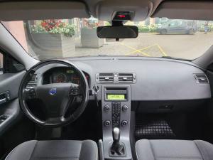 Red Volvo C30 2009 in Jelgava, with an engine capacity of 1.60 L and mileage of 336 thousand km for 2490 €, photo 12 on AUTOMOTO.COM.LV