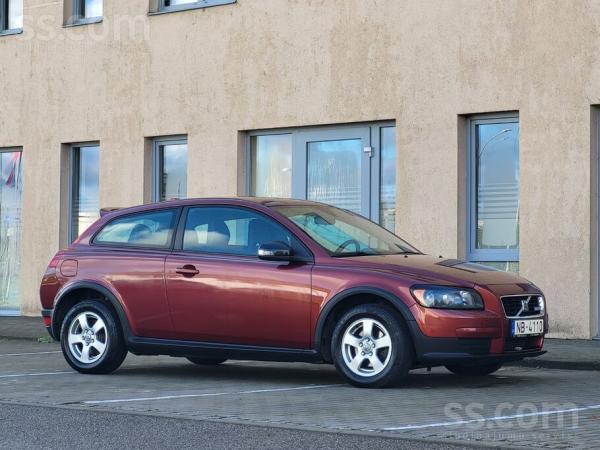 Красный Вольво Ц30 2009 в Елгава, объемом двигателя 1.60 л и пробегом 336 тыс. км за 2290 €, фото 4 на AUTOMOTO.COM.LV