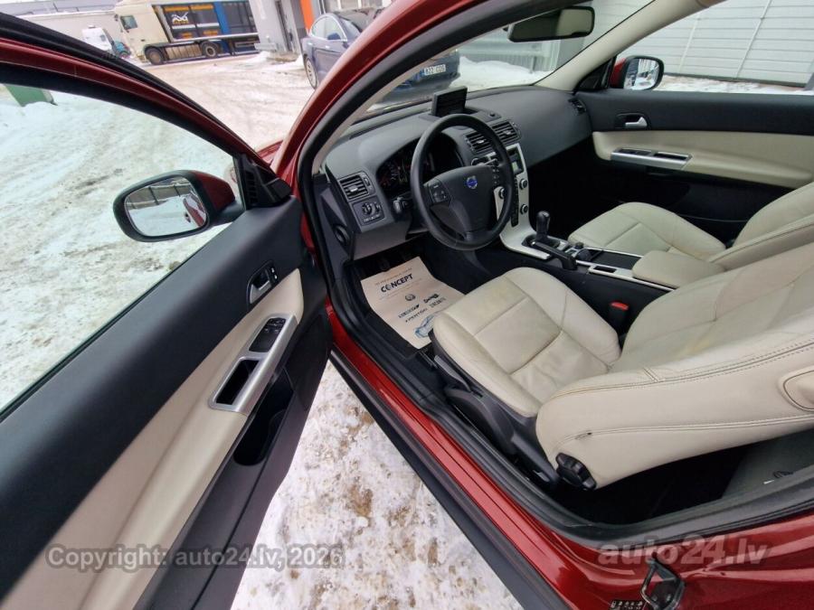 Red Volvo C30 2010 in Tartu, with an engine capacity of 1.60 L and mileage of 281 thousand km for 3890 €, photo 16 on AUTOMOTO.COM.LV