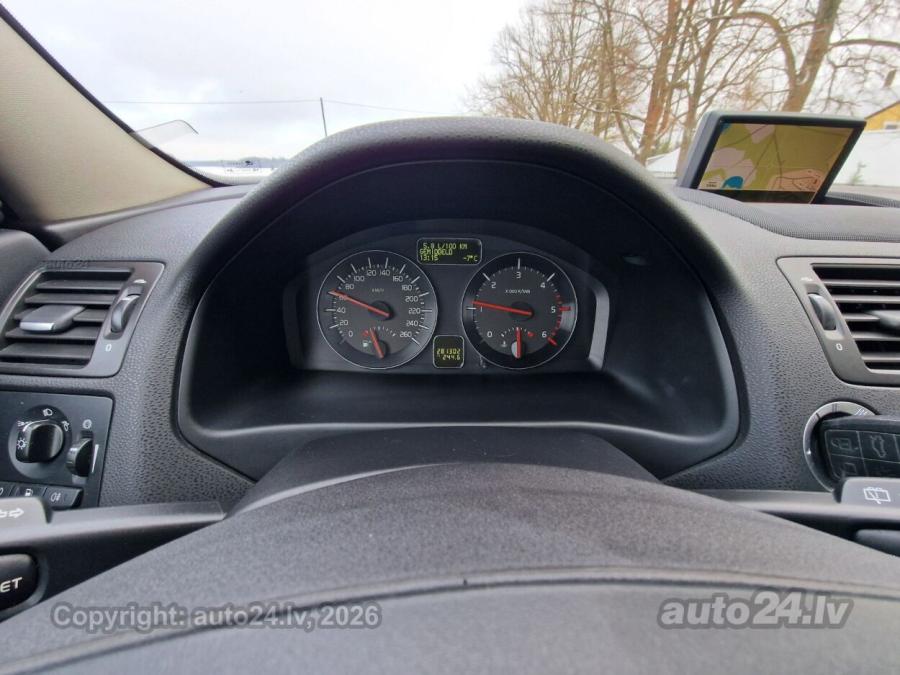 Red Volvo C30 2010 in Tartu, with an engine capacity of 1.60 L and mileage of 281 thousand km for 3890 €, photo 18 on AUTOMOTO.COM.LV