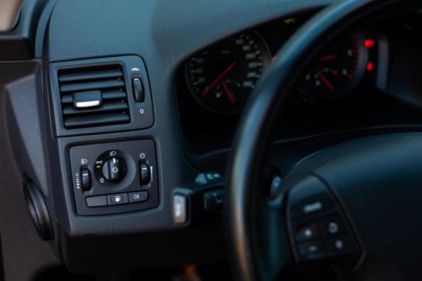 Sarkans Volvo C30 2010 Rīga, ar dzinēja tilpumu 1.60 L un nobraukumu 105 tūkst. km par 5995 €, foto 4 vietnē AUTOMOTO.COM.LV