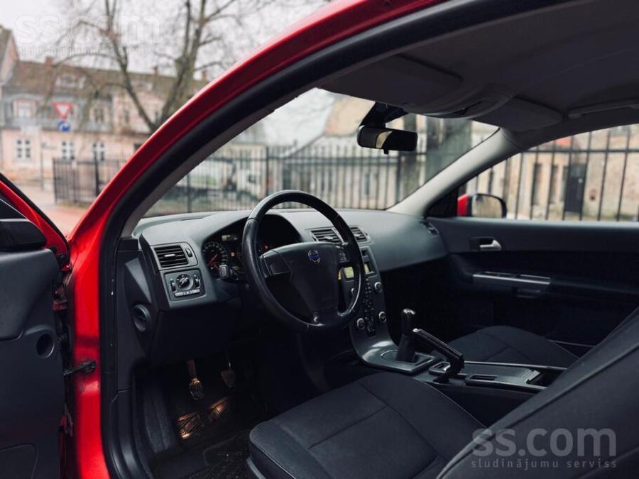 Sarkans Volvo C30 2012 Cēsis, ar dzinēja tilpumu 1.60 L un nobraukumu 0 tūkst. km par 4450 €, foto 17 vietnē AUTOMOTO.COM.LV
