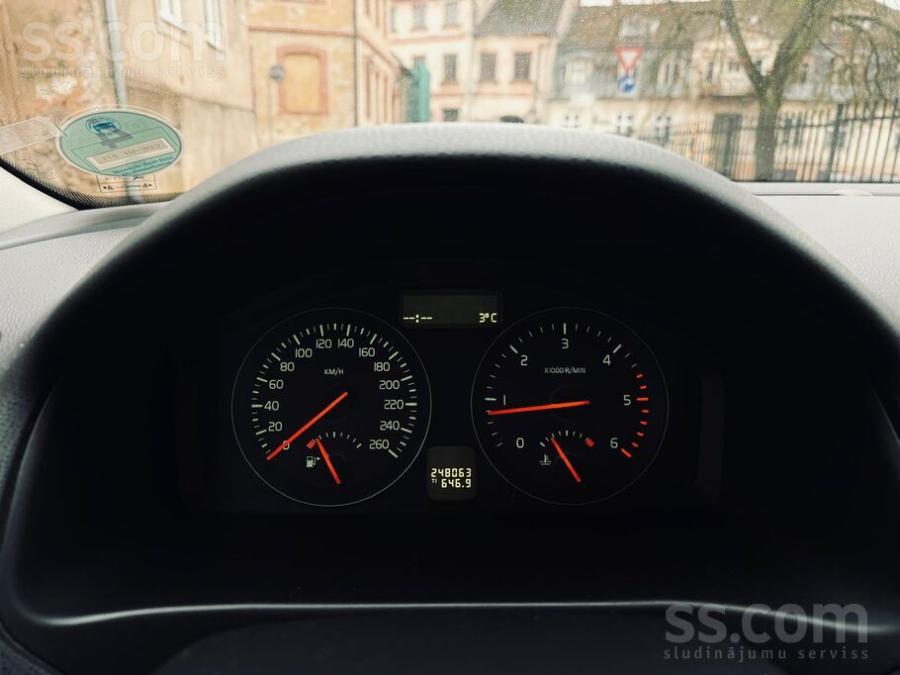 Sarkans Volvo C30 2012 Cēsis, ar dzinēja tilpumu 1.60 L un nobraukumu 0 tūkst. km par 4450 €, foto 19 vietnē AUTOMOTO.COM.LV