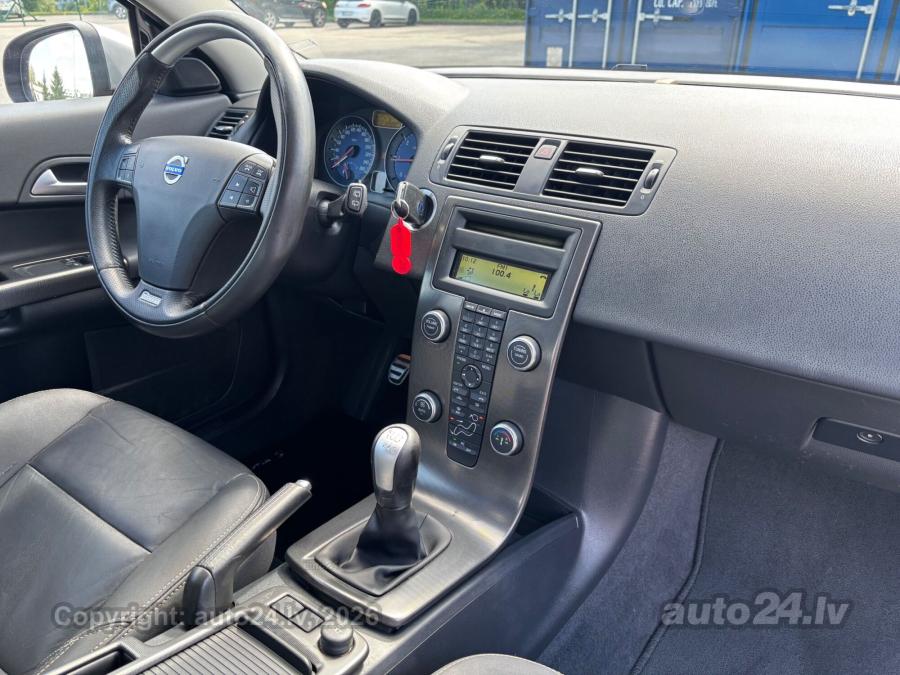 Sarkans Volvo C30 2012 Paide, ar dzinēja tilpumu 1.60 L un nobraukumu 245 tūkst. km par 4890 €, foto 17 vietnē AUTOMOTO.COM.LV