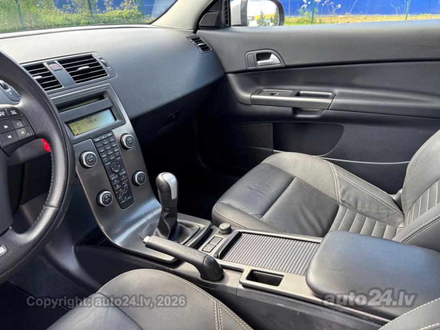 Sarkans Volvo C30 2012 Paide, ar dzinēja tilpumu 1.60 L un nobraukumu 245 tūkst. km par 4890 €, foto 22 vietnē AUTOMOTO.COM.LV