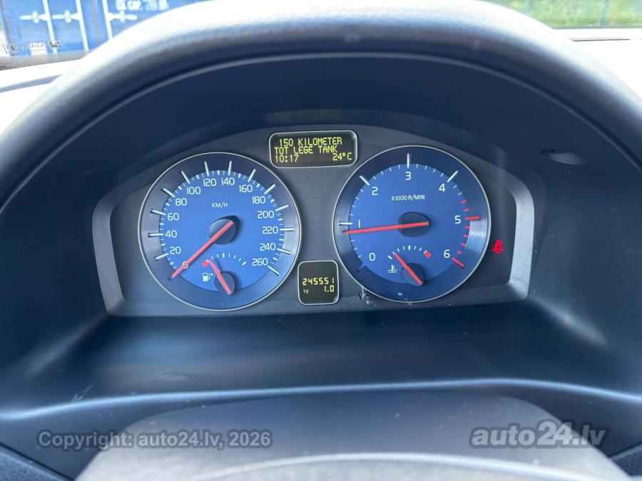 Sarkans Volvo C30 2012 Paide, ar dzinēja tilpumu 1.60 L un nobraukumu 245 tūkst. km par 4890 €, foto 27 vietnē AUTOMOTO.COM.LV