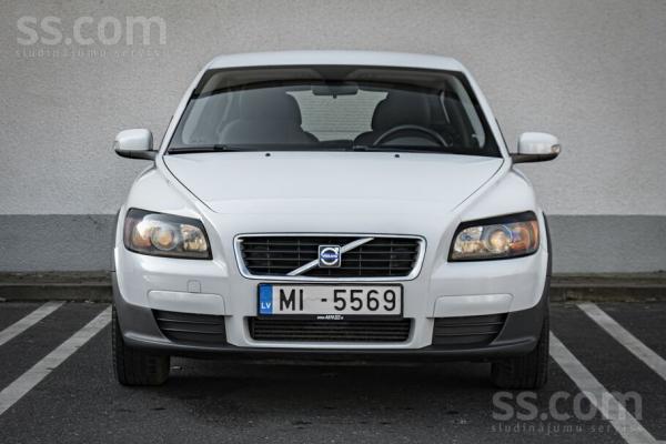 White Volvo C30 2008 in Riga, with an engine capacity of 1.60 L and mileage of 0 thousand km for 3850 €, photo 2 on AUTOMOTO.COM.LV