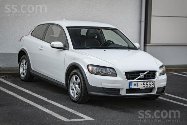 White Volvo C30 2008 in Riga, with an engine capacity of 1.60 L and mileage of 0 thousand km for 3850 €, photo 3 on AUTOMOTO.COM.LV