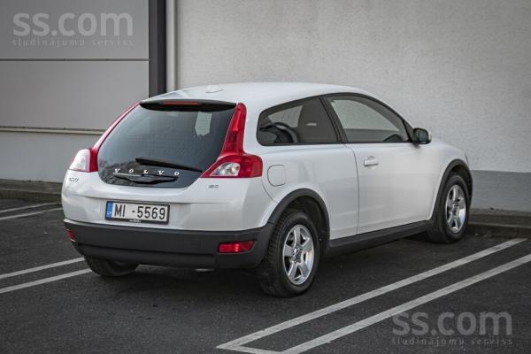 White Volvo C30 2008 in Riga, with an engine capacity of 1.60 L and mileage of 0 thousand km for 3850 €, photo 4 on AUTOMOTO.COM.LV