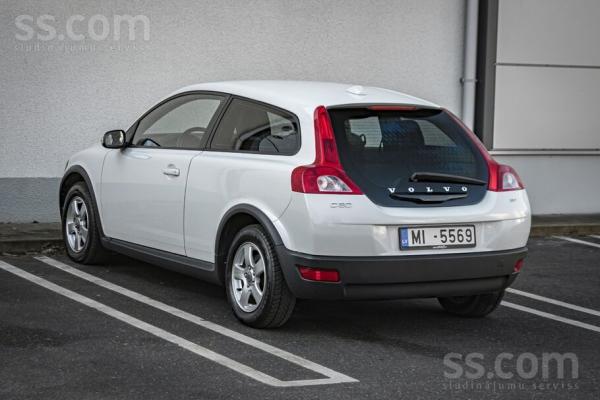 White Volvo C30 2008 in Riga, with an engine capacity of 1.60 L and mileage of 0 thousand km for 3850 €, photo 6 on AUTOMOTO.COM.LV