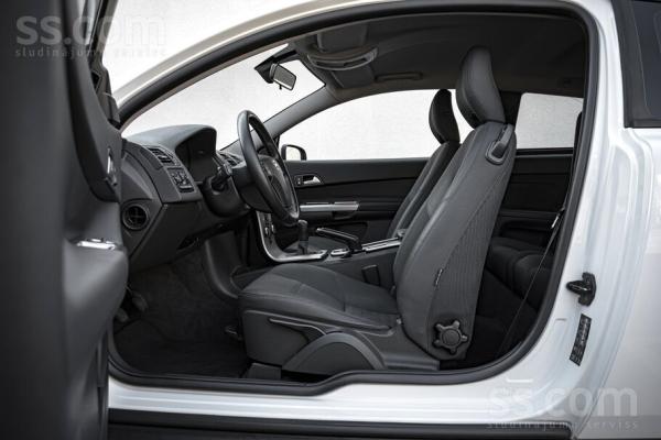 White Volvo C30 2008 in Riga, with an engine capacity of 1.60 L and mileage of 0 thousand km for 3850 €, photo 9 on AUTOMOTO.COM.LV