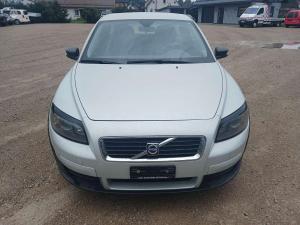 White Volvo C30 2008 in Kelme, with an engine capacity of 1.56 L and mileage of 139 thousand km for 2500 €, photo 3 on AUTOMOTO.COM.LV