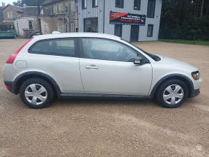 White Volvo C30 2008 in Kelme, with an engine capacity of 1.56 L and mileage of 139 thousand km for 2500 €, photo 5 on AUTOMOTO.COM.LV