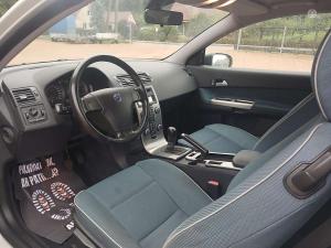 White Volvo C30 2008 in Kelme, with an engine capacity of 1.56 L and mileage of 139 thousand km for 2500 €, photo 10 on AUTOMOTO.COM.LV