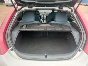 White Volvo C30 2008 in Kelme, with an engine capacity of 1.56 L and mileage of 139 thousand km for 2500 €, photo 14 on AUTOMOTO.COM.LV