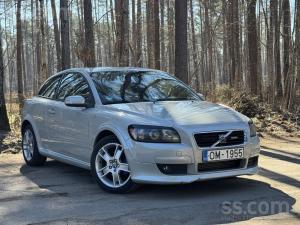 Balts Volvo C30 2009 Rīga, ar dzinēja tilpumu 1.60 L un nobraukumu 293 tūkst. km par 2900 €, foto  vietnē AUTOMOTO.COM.LV