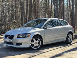 White Volvo C30 2009 in Riga, with an engine capacity of 1.60 L and mileage of 293 thousand km for 2900 €, photo 5 on AUTOMOTO.COM.LV