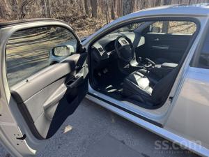 White Volvo C30 2009 in Riga, with an engine capacity of 1.60 L and mileage of 293 thousand km for 2900 €, photo 12 on AUTOMOTO.COM.LV