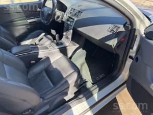 White Volvo C30 2009 in Riga, with an engine capacity of 1.60 L and mileage of 293 thousand km for 2900 €, photo 15 on AUTOMOTO.COM.LV