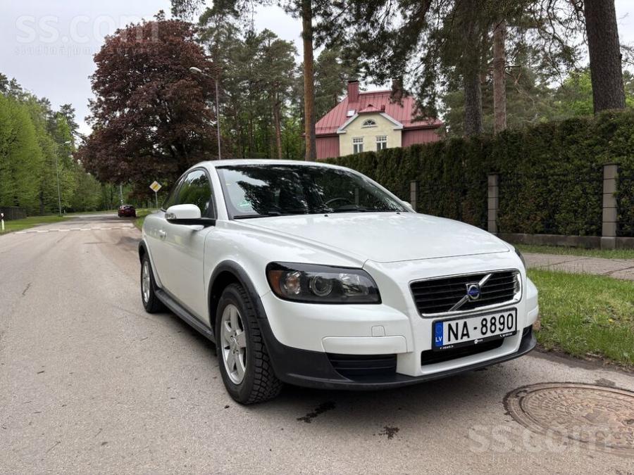 Белый Вольво Ц30 2009 в Рига, объемом двигателя 1.60 л и пробегом 172 тыс. км за 2590 €, фото 3 на AUTOMOTO.COM.LV