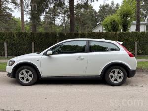 Белый Вольво Ц30 2009 в Рига, объемом двигателя 1.60 л и пробегом 172 тыс. км за 2590 €, фото 4 на AUTOMOTO.COM.LV