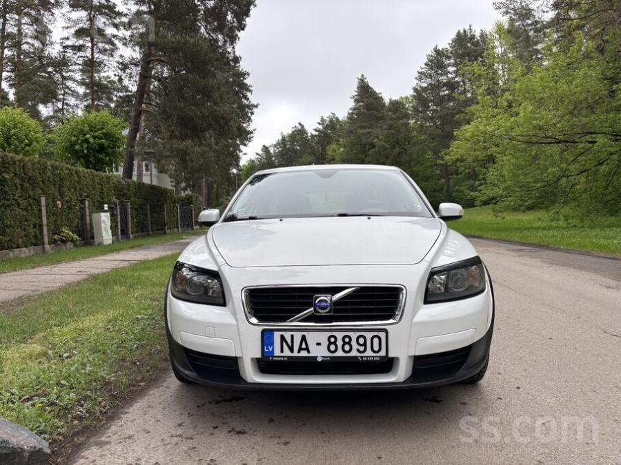 Белый Вольво Ц30 2009 в Рига, объемом двигателя 1.60 л и пробегом 172 тыс. км за 2590 €, фото 5 на AUTOMOTO.COM.LV