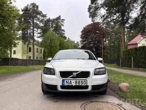 Белый Вольво Ц30 2009 в Рига, объемом двигателя 1.60 л и пробегом 172 тыс. км за 2590 €, фото 9 на AUTOMOTO.COM.LV