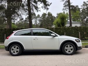 Белый Вольво Ц30 2009 в Рига, объемом двигателя 1.60 л и пробегом 172 тыс. км за 2590 €, фото 10 на AUTOMOTO.COM.LV