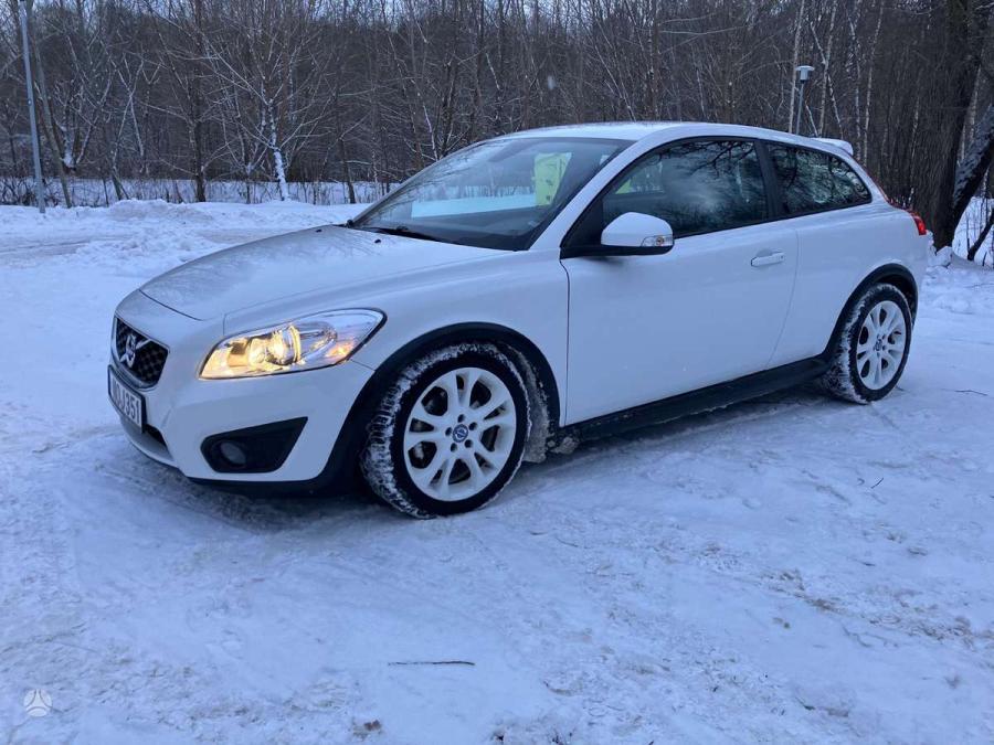 Balts Volvo C30 2010 Viļņa, ar dzinēja tilpumu 2.40 L un nobraukumu 238 tūkst. km par 4800 €, foto 1 vietnē AUTOMOTO.COM.LV