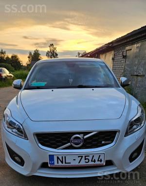 Balts Volvo C30 2011 Valmiera, ar dzinēja tilpumu 2.00 L un nobraukumu 390 tūkst. km par 5295 €, foto  vietnē AUTOMOTO.COM.LV