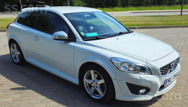 White Volvo C30 2011 in Valmiera, with an engine capacity of 2.00 L and mileage of 390 thousand km for 5295 €, photo 2 on AUTOMOTO.COM.LV