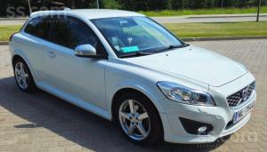 White Volvo C30 2011 in Valmiera, with an engine capacity of 2.00 L and mileage of 390 thousand km for 5295 €, photo 3 on AUTOMOTO.COM.LV